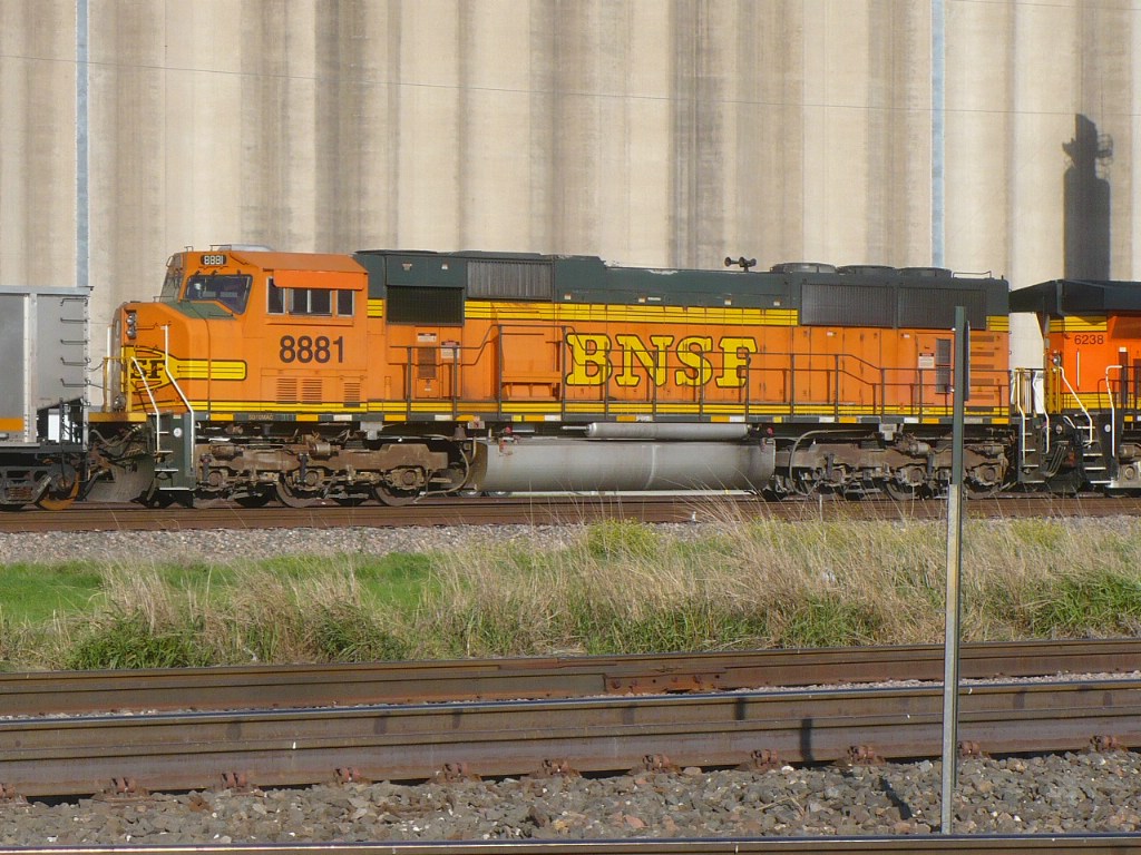 BNSF 8881